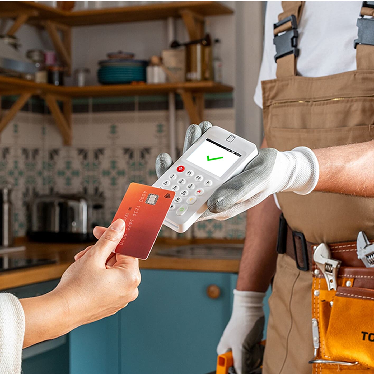 Portable card reader for small businesses - myPOS Go 2