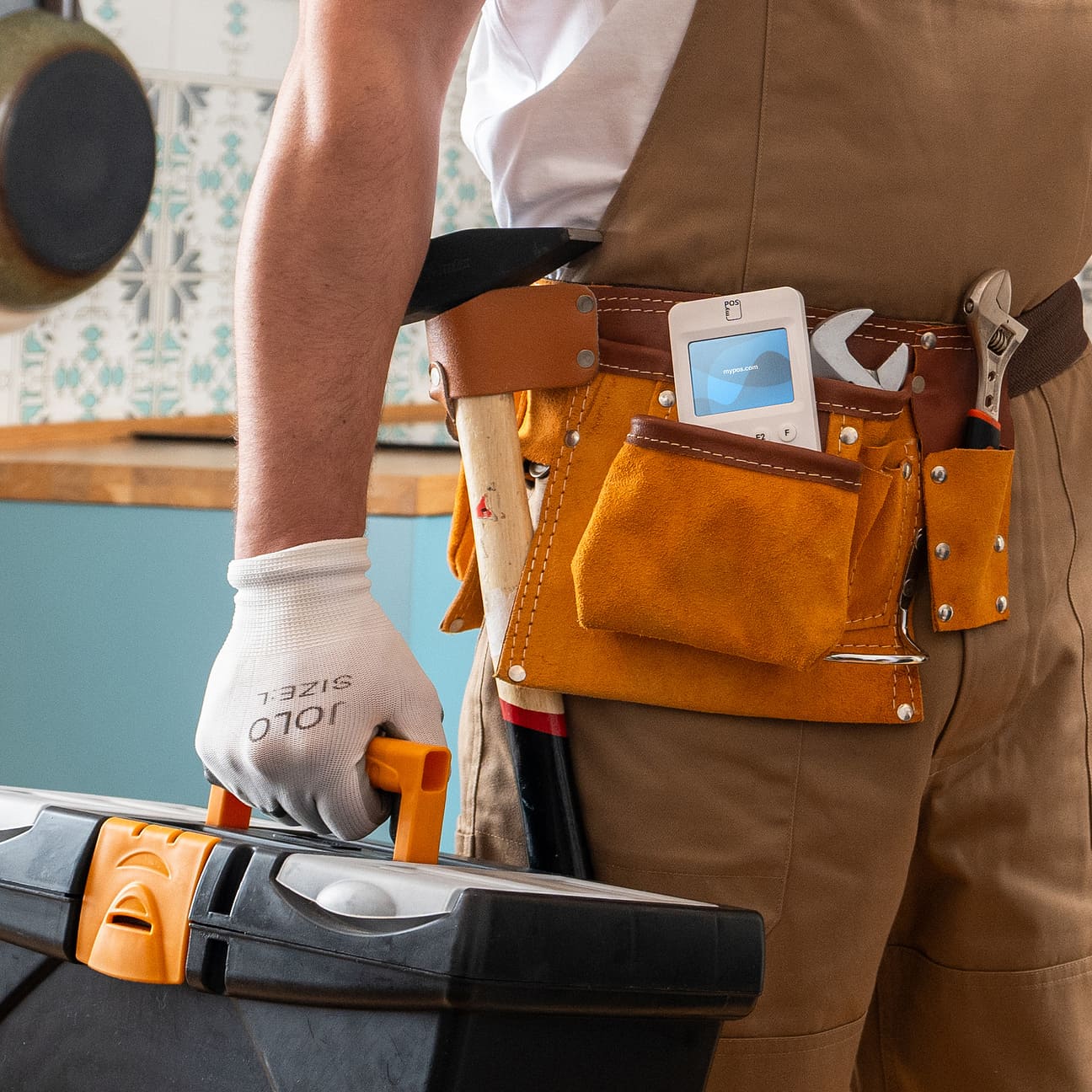 Portable card reader for small businesses - myPOS Go 2